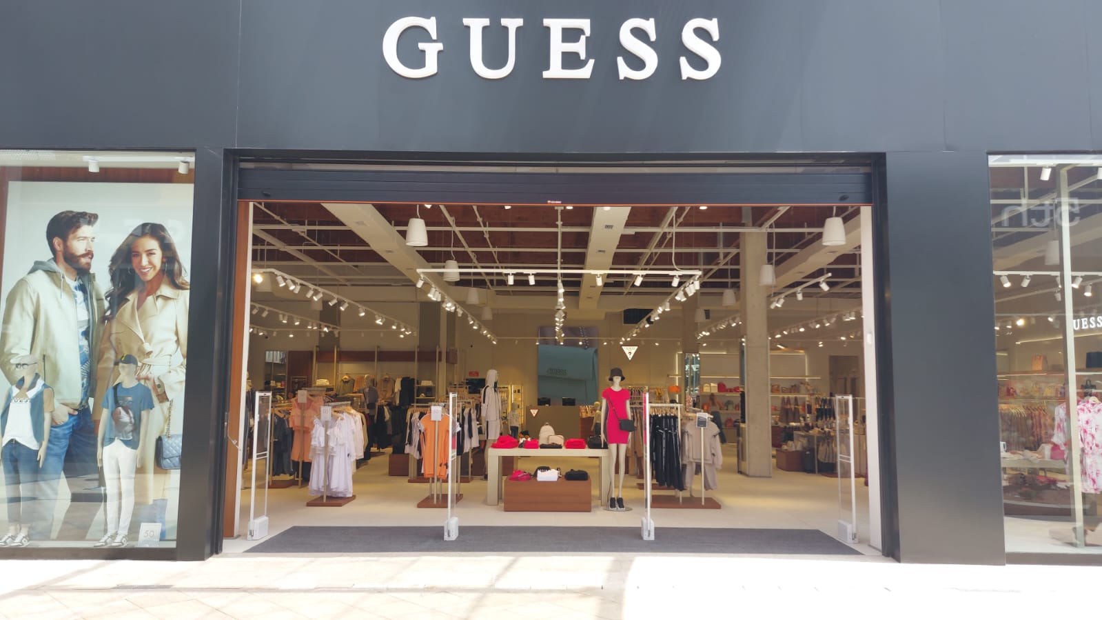 Grupo Número 1 - Apertura de Nueva Tienda Outlet de GUESS en Gran ...