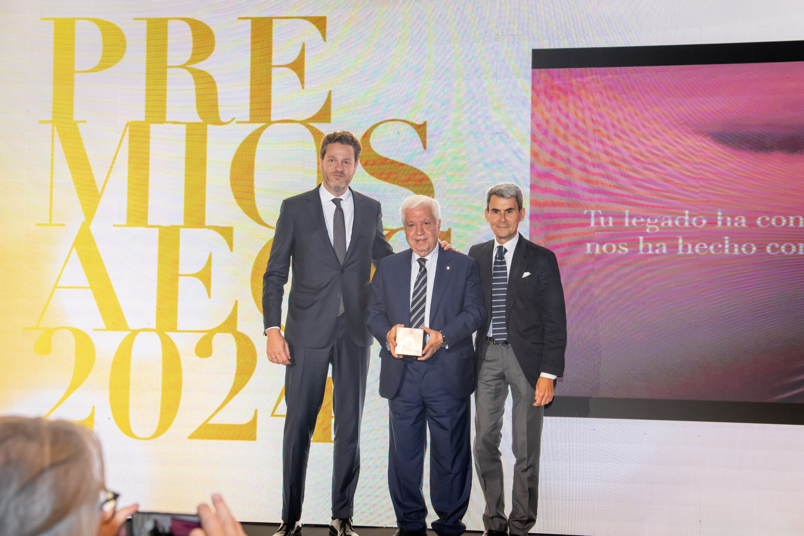 Grupo Número 1 - "Premio Jos Galán" otorgado a D. Amid Achí Fadul General